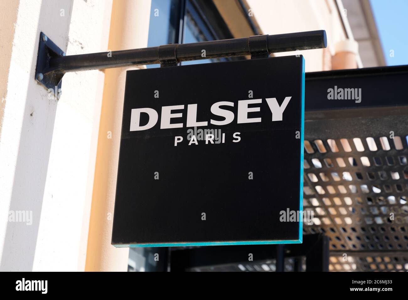 Delsey paris logo hi-res stock photography and images - Alamy