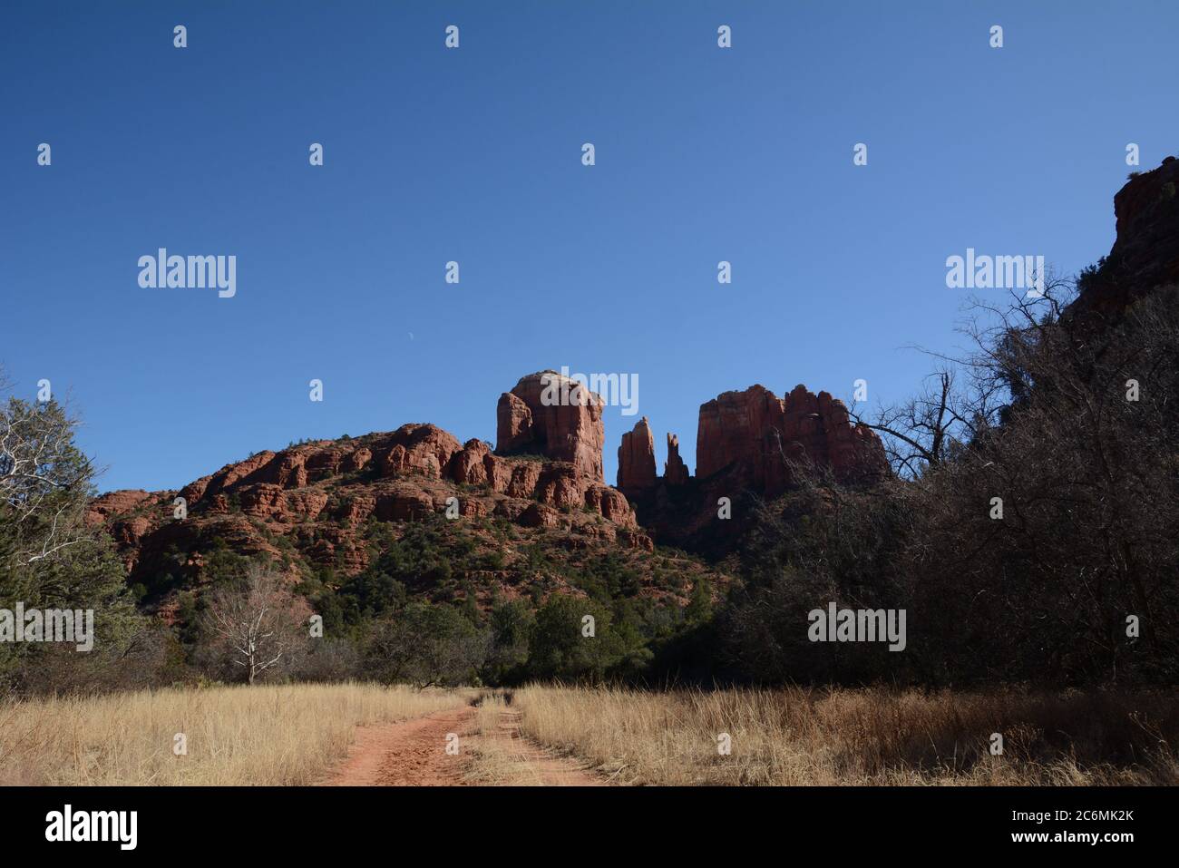 Red rocks in Sedona Arizona with moon in the background Stock Photo - Alamy