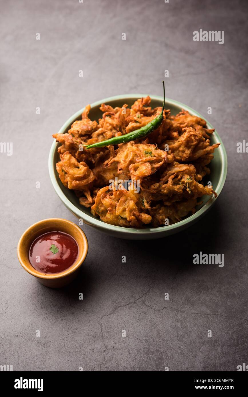 Fried onion pakora or Pyaj Pakoda also known as Crispy Kanda bhaji ...