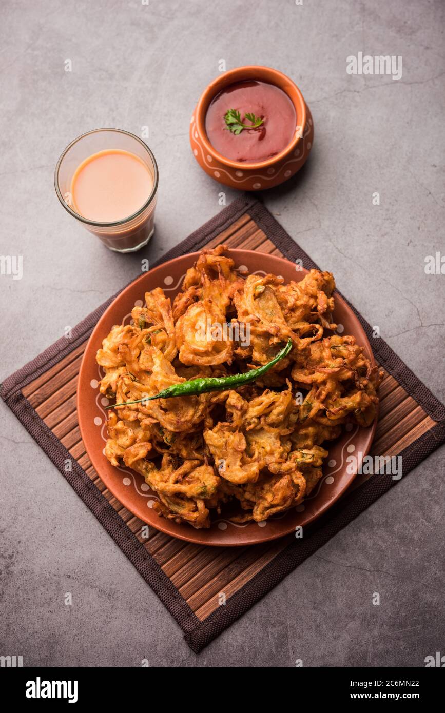 Fried onion pakora or Pyaj Pakoda also known as Crispy Kanda bhaji ...