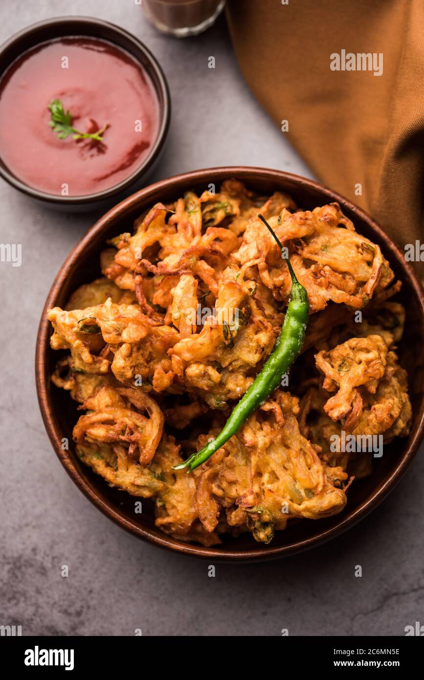 Fried onion pakora or Pyaj Pakoda also known as Crispy Kanda bhaji ...