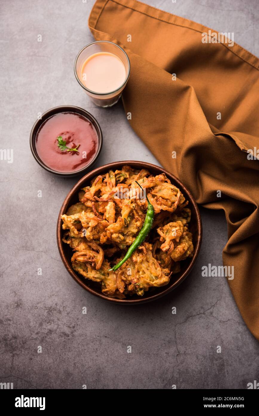 Fried onion pakora or Pyaj Pakoda also known as Crispy Kanda bhaji ...