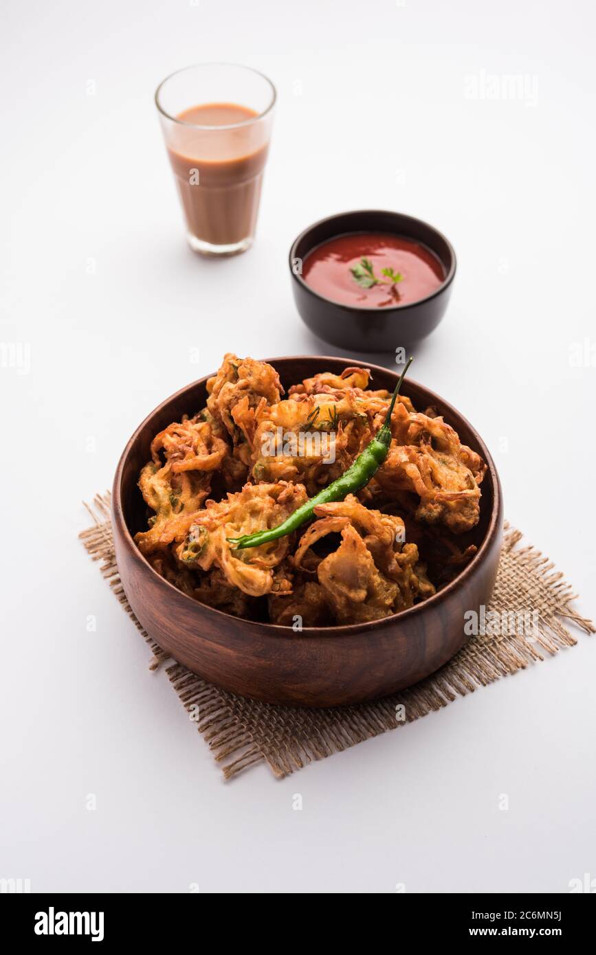 Fried onion pakora or Pyaj Pakoda also known as Crispy Kanda bhaji ...