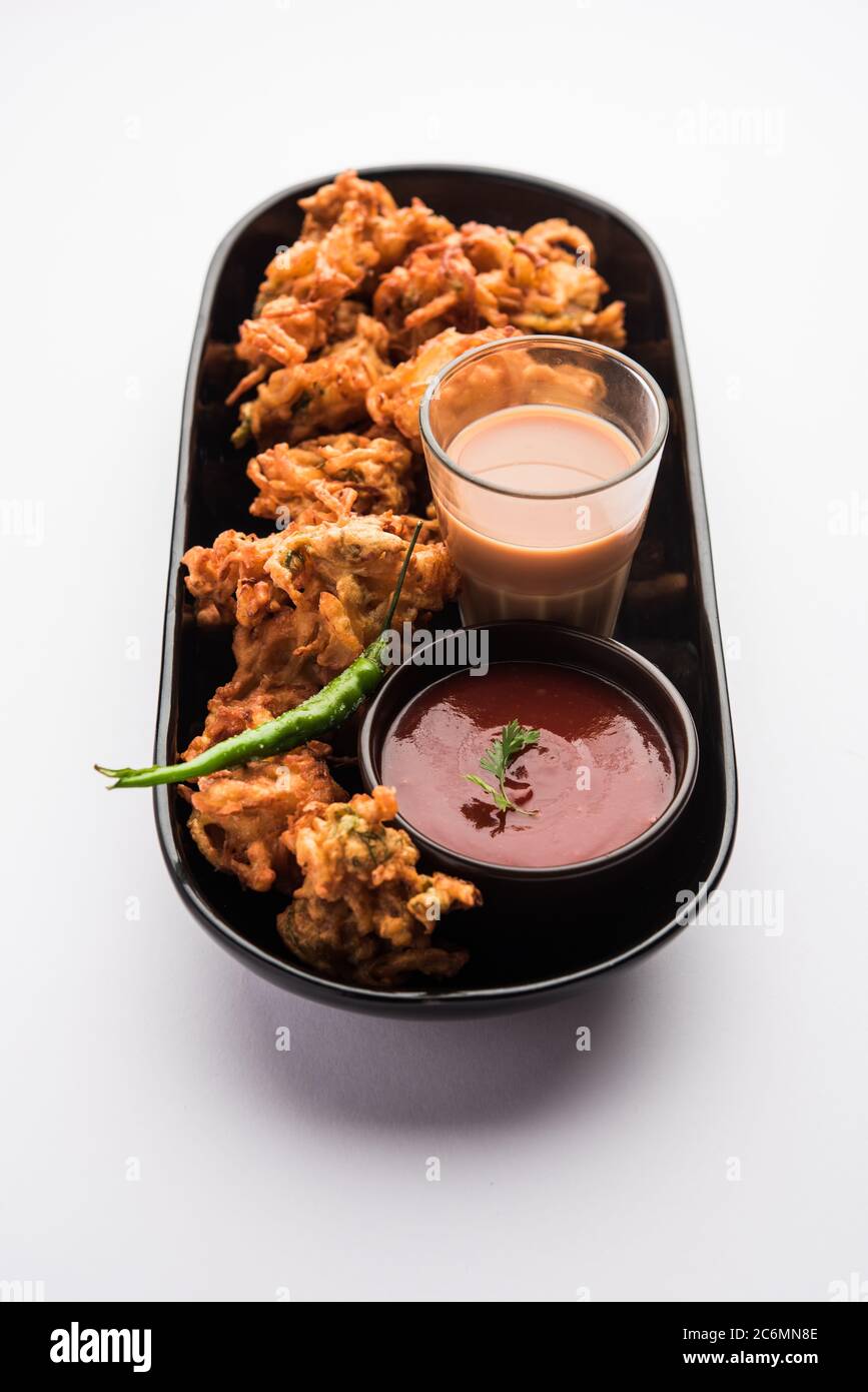 Fried onion pakora or Pyaj Pakoda also known as Crispy Kanda bhaji ...