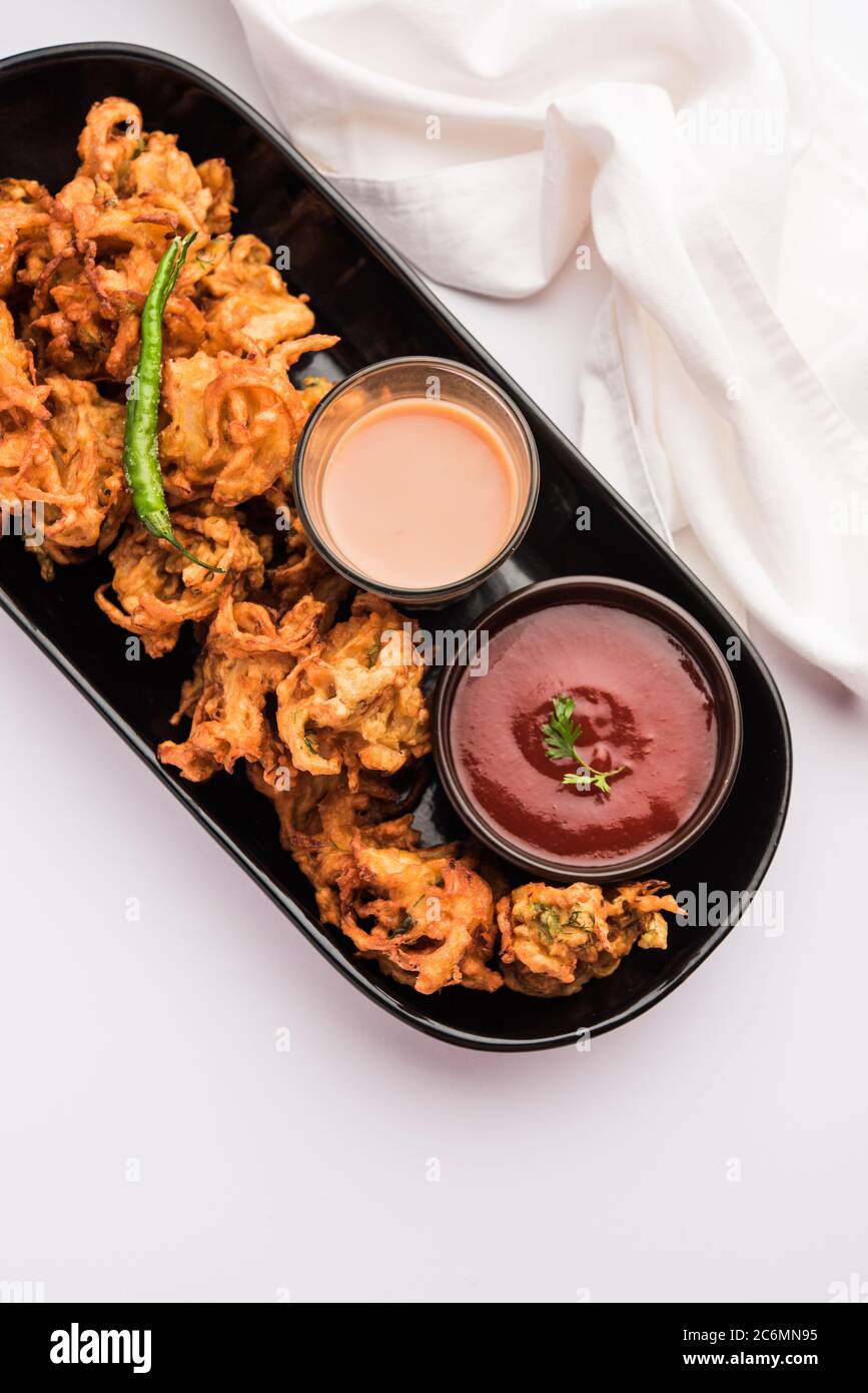 Fried onion pakora or Pyaj Pakoda also known as Crispy Kanda bhaji ...