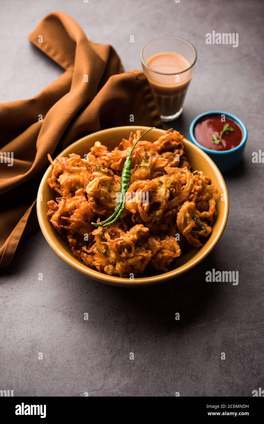 Fried onion pakora or Pyaj Pakoda also known as Crispy Kanda bhaji ...