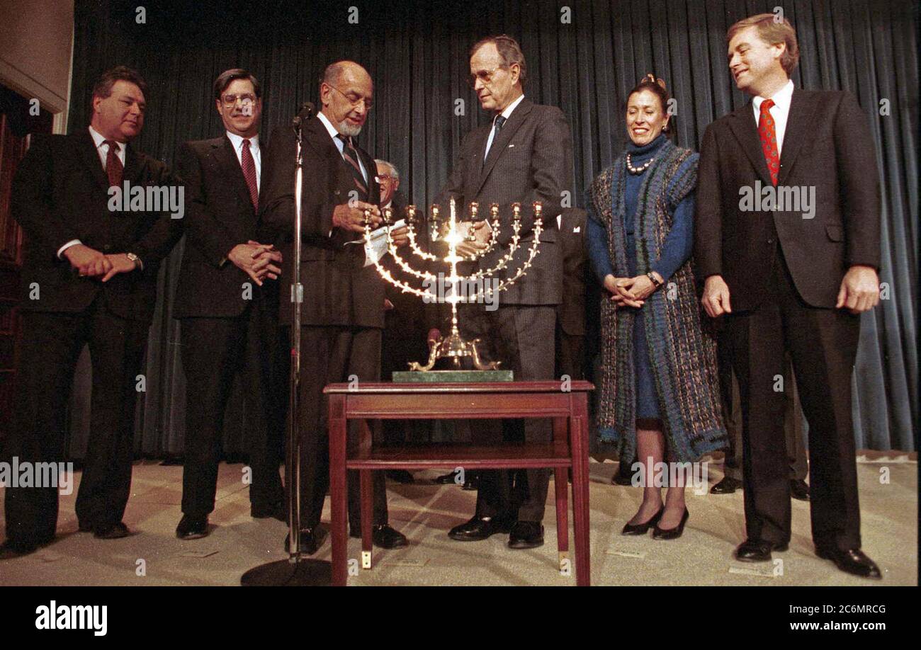 President Bush and Vice President and Mrs. Quayle Participate in a ...