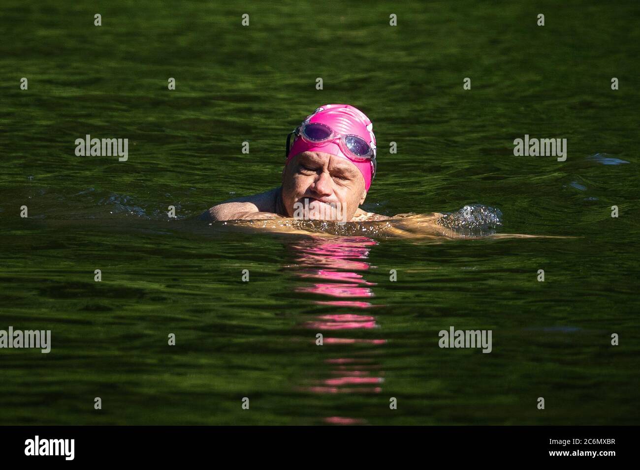 Hampstead heath mixed bathing pond hi-res stock photography and images ...