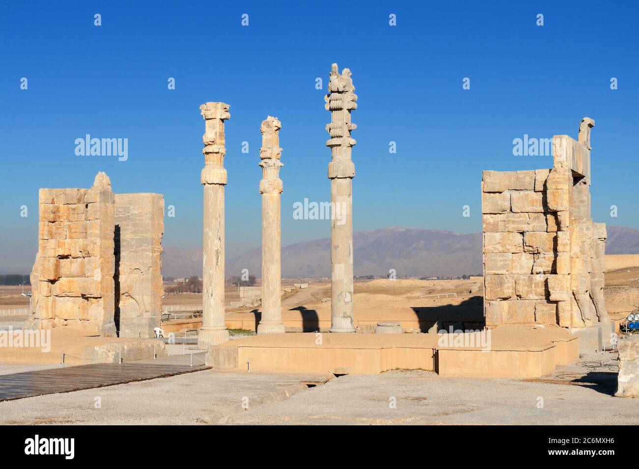 Gate of All Nations, the entrance gate to Persepolis historical complex ...