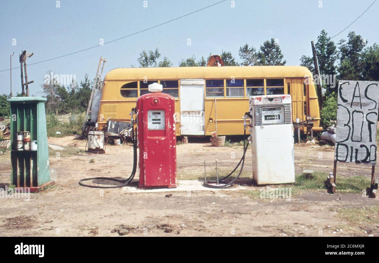 1970s gas stations hi-res stock photography and images - Alamy