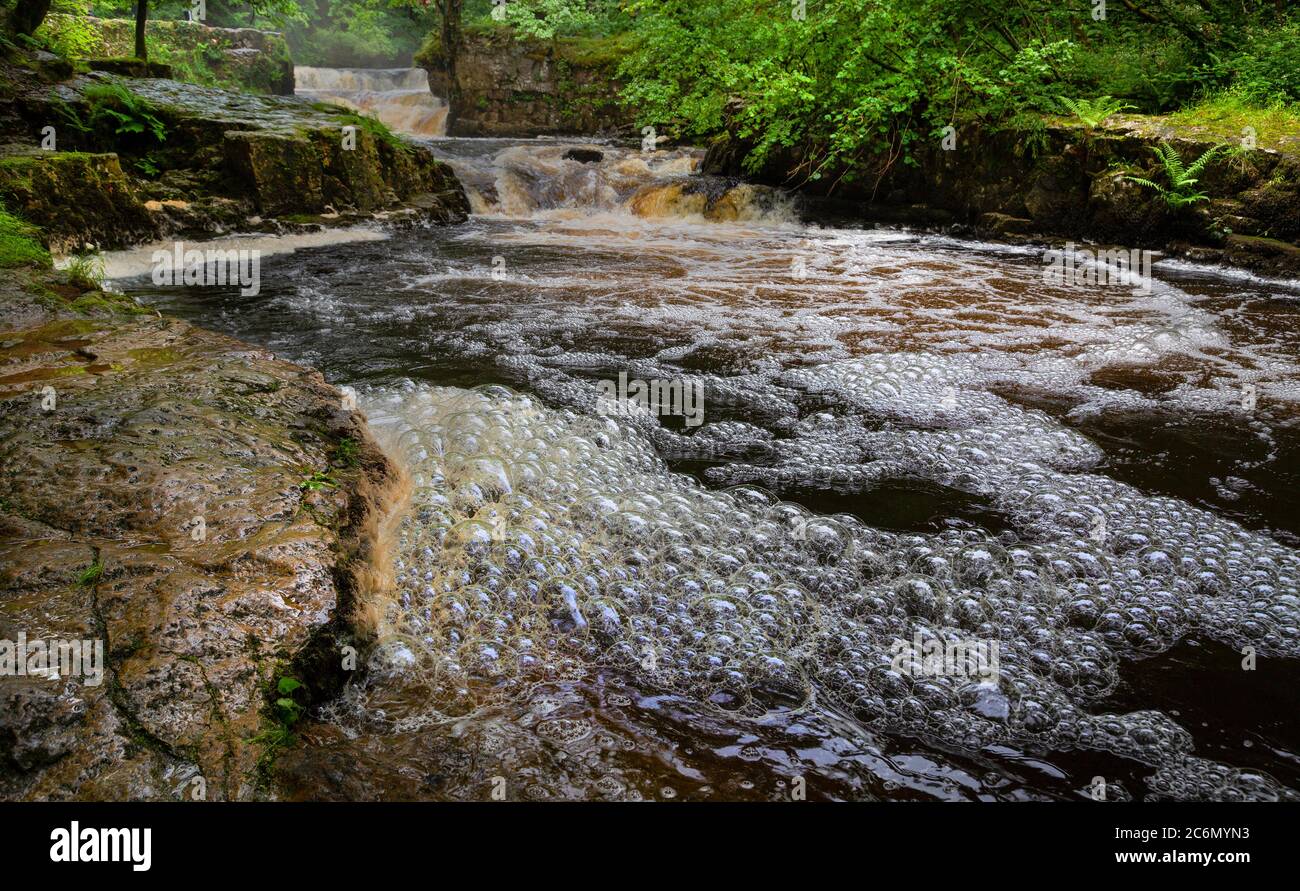 Bubbles on the water surface at Horseshoe falls Stock Photo - Alamy