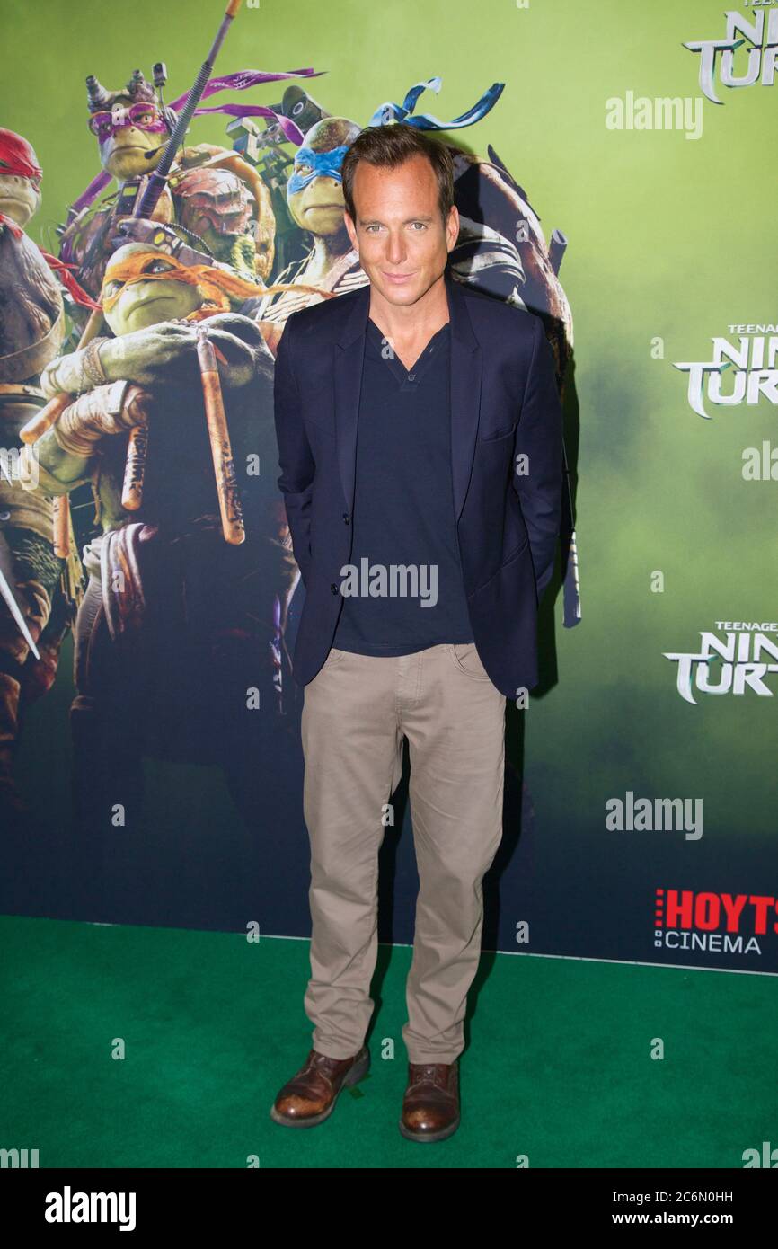 Will Arnett (Vern Fenwick) arrives on the green carpet for the special ...