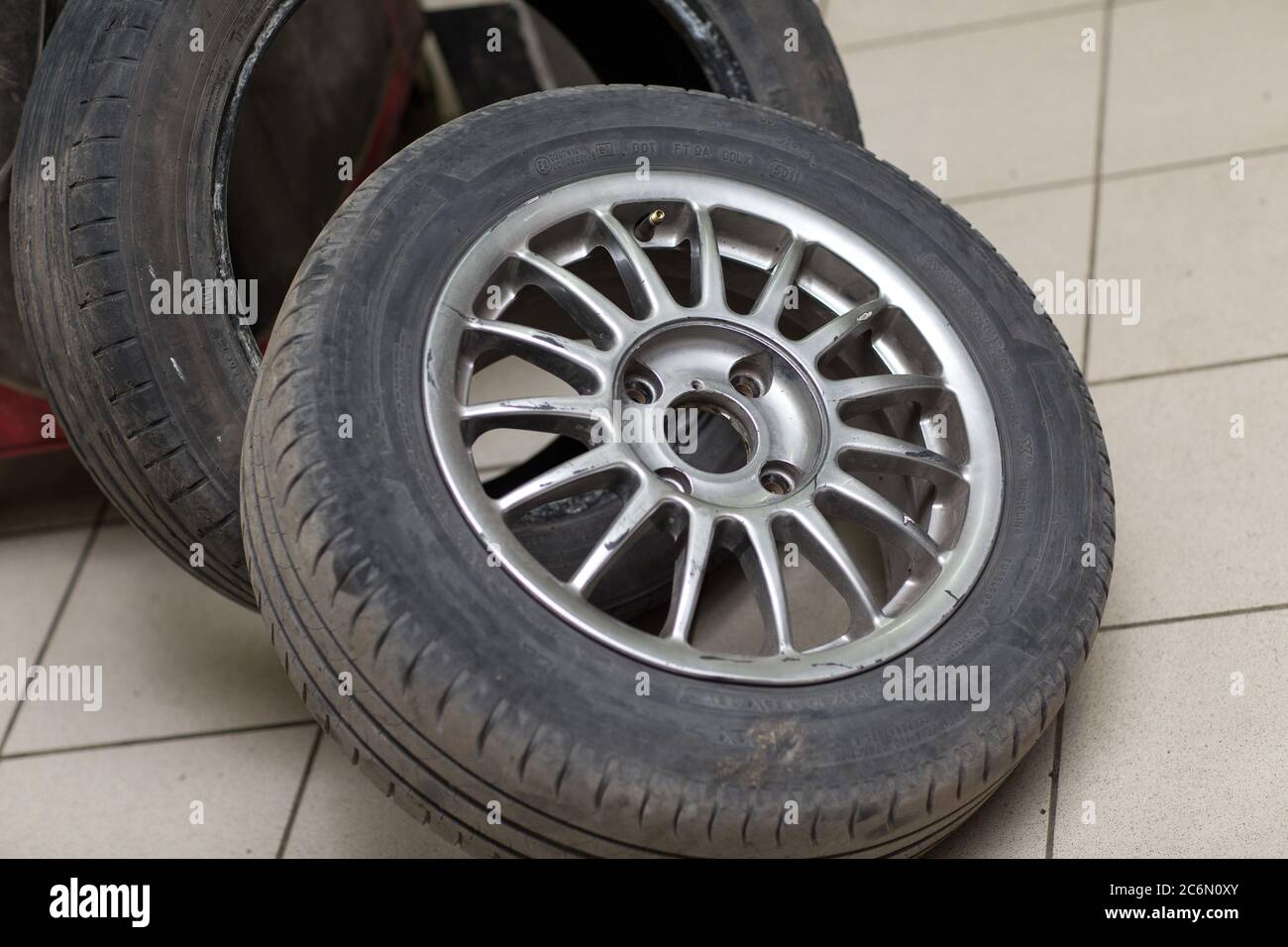Mechanic changing car tire fitting. Wheel tyre repairing Stock Photo ...
