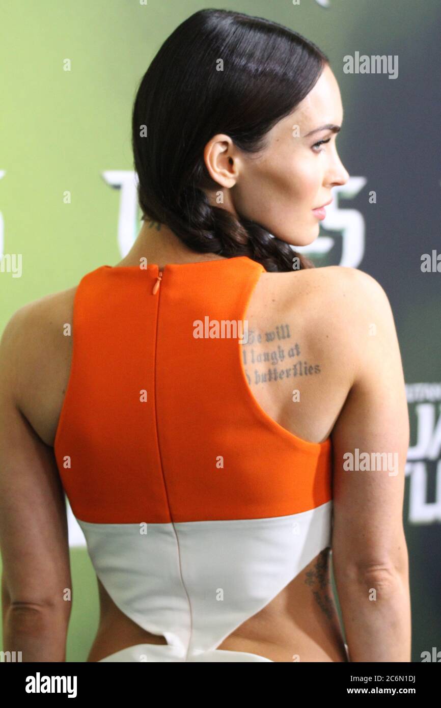 The cast and crew of the Teenage Mutant Ninja Turtles arrived on the ...