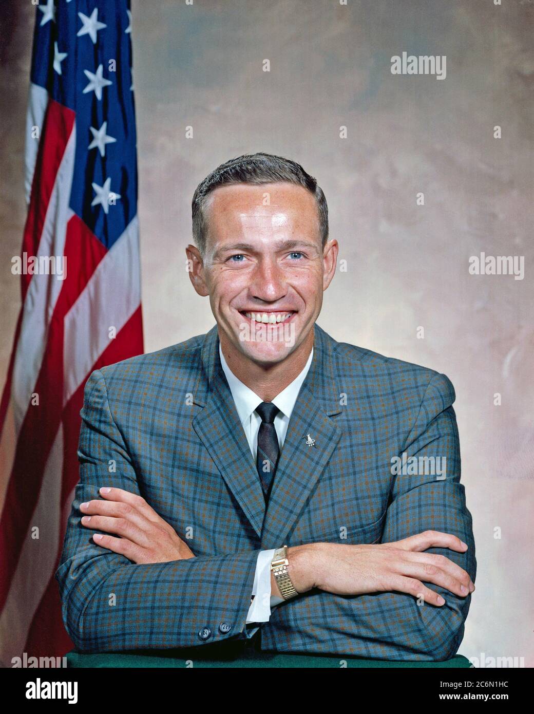Nasa official portrait hi-res stock photography and images - Alamy
