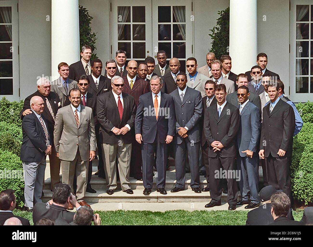 President George W. Bush stands with the 2000 World Series Champion New ...