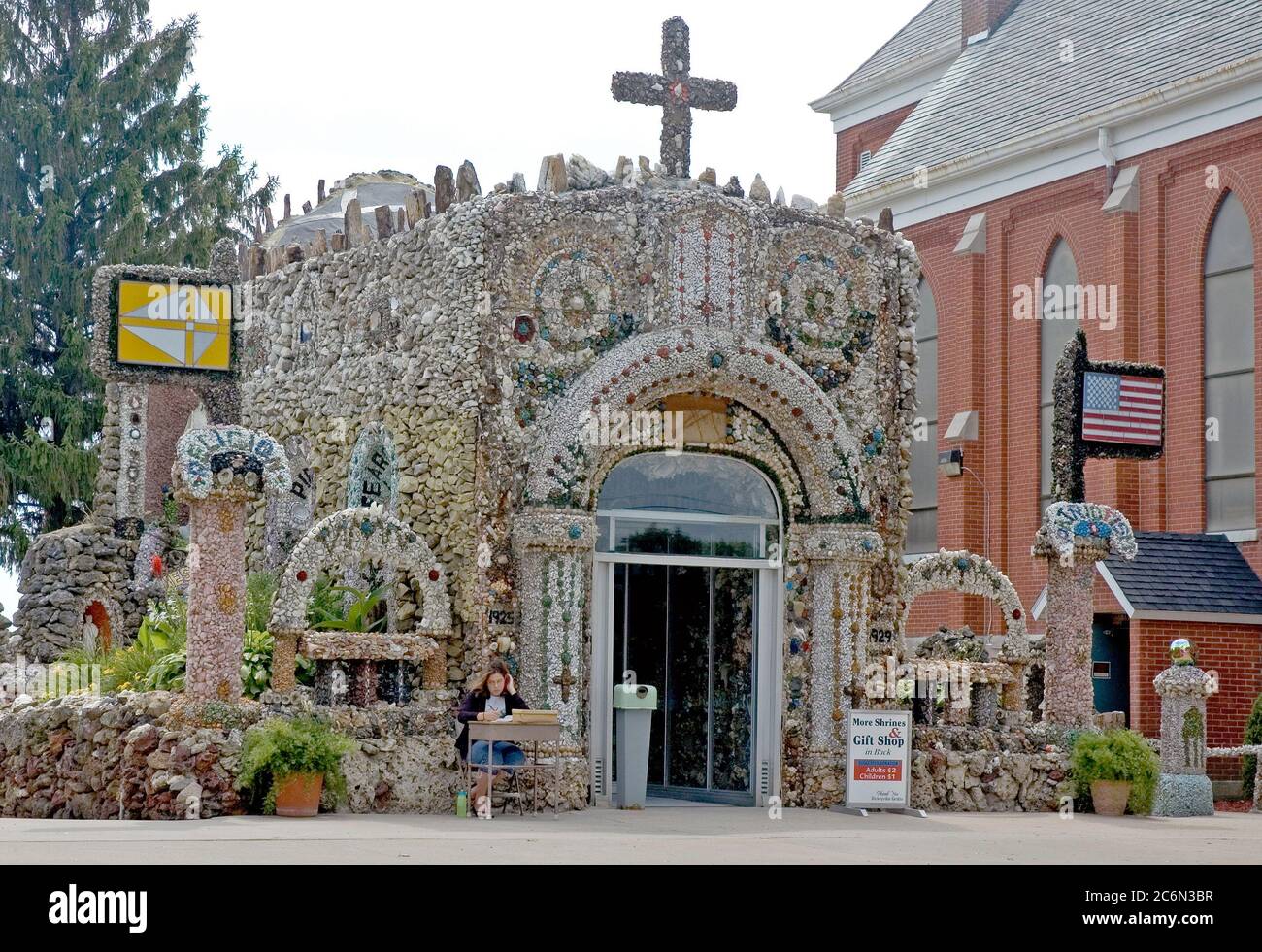 Building made of rocks hi-res stock photography and images - Alamy