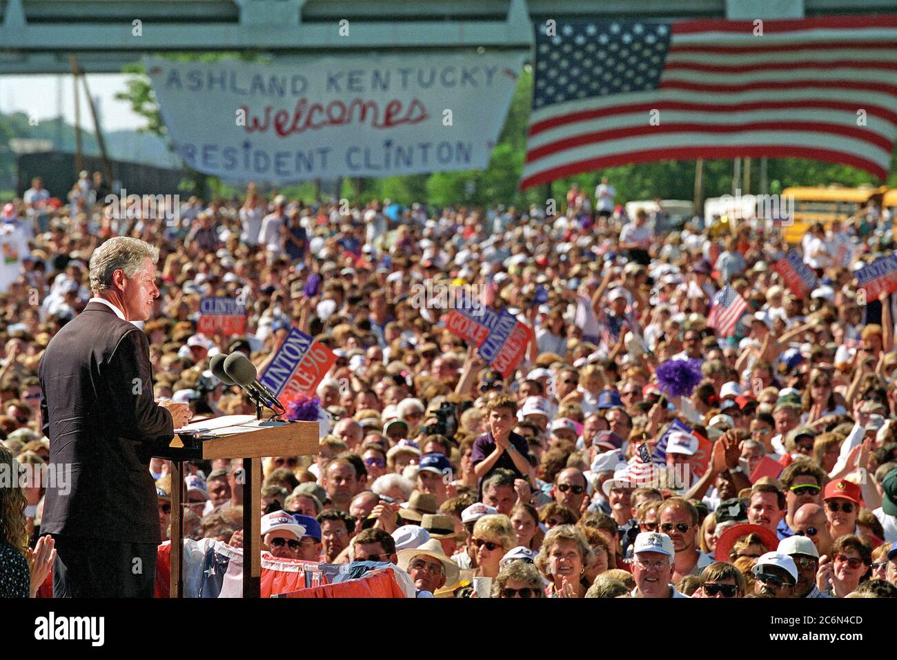 Addressing a crowd hi-res stock photography and images - Alamy