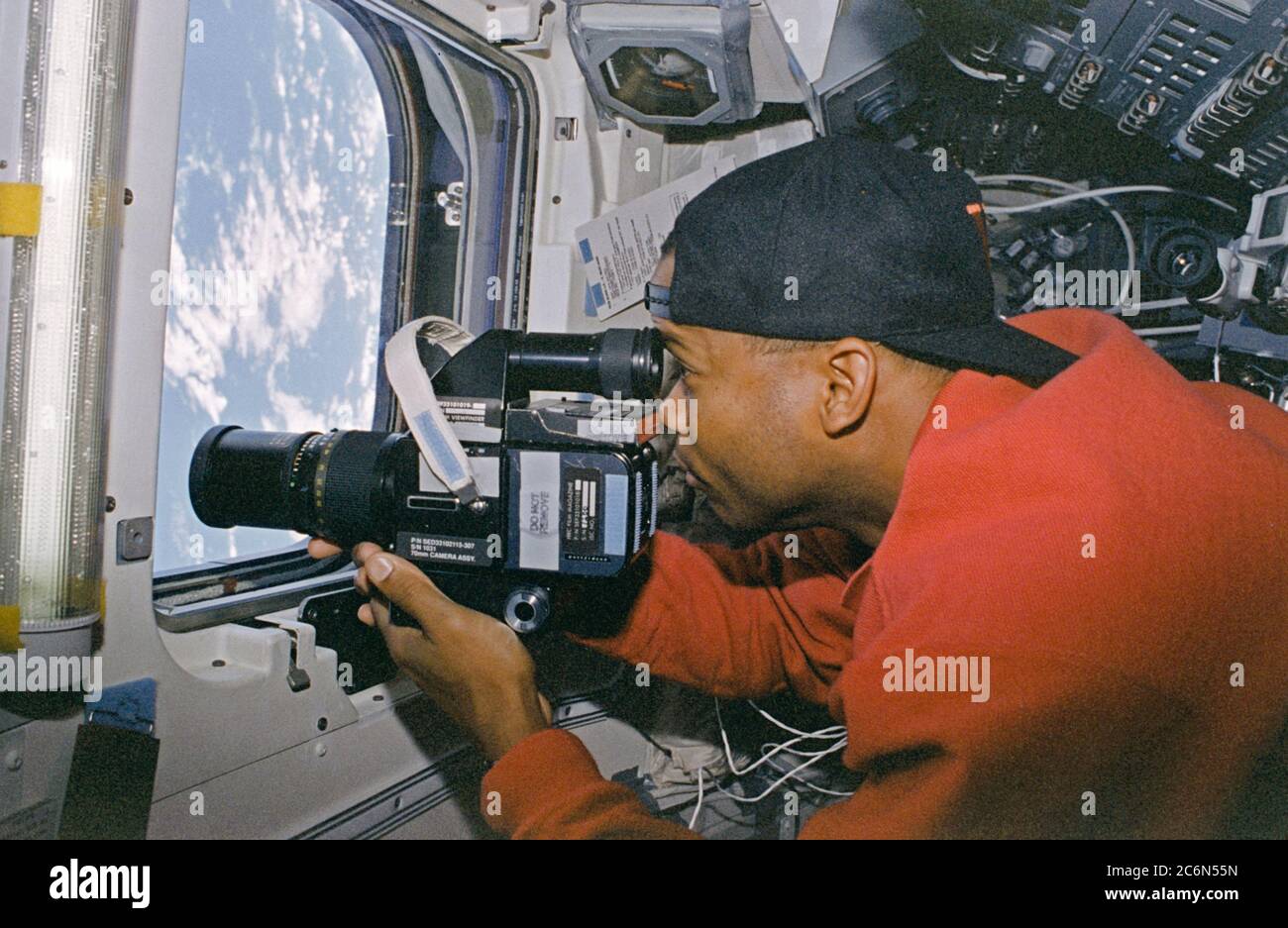 (7 - 19 August 1997) --- Astronaut Robert L. Curbeam, Jr., mission ...