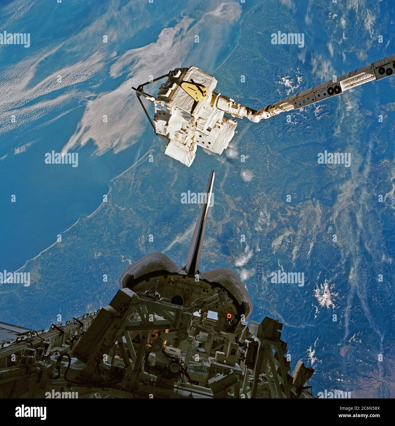 (7 - 19 August 1997) --- The Cryogenic Infrared Spectrometers and ...