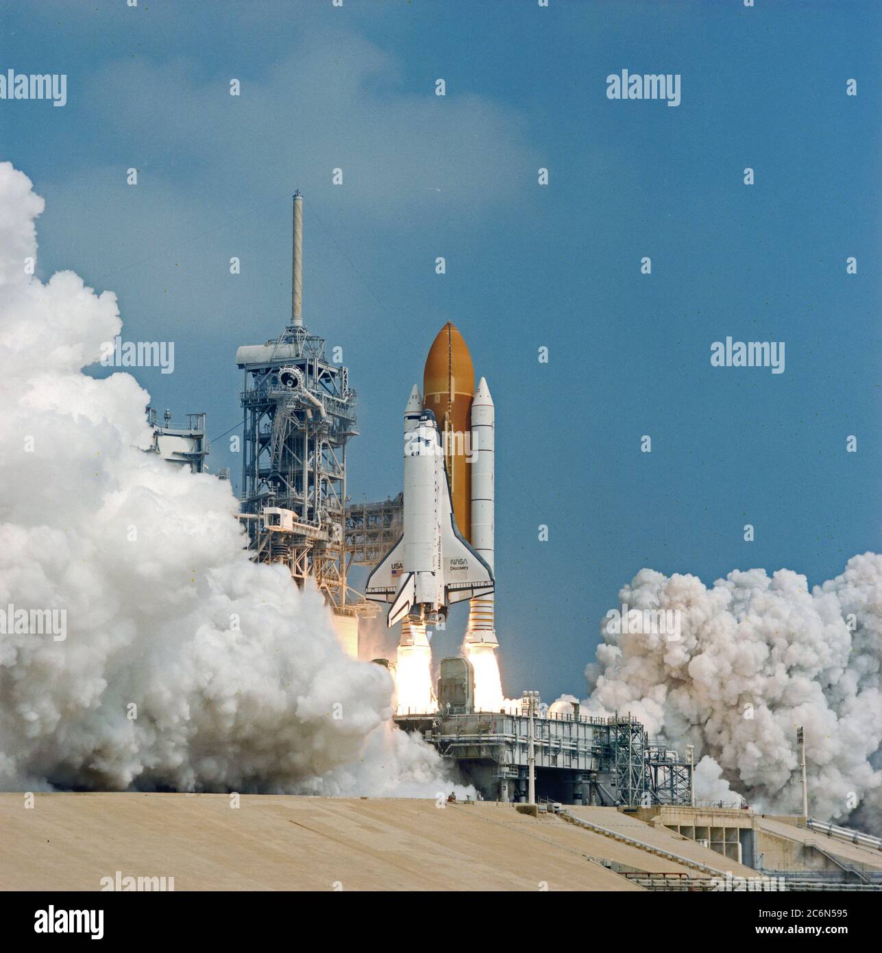 Sts 85 launch hi-res stock photography and images - Alamy