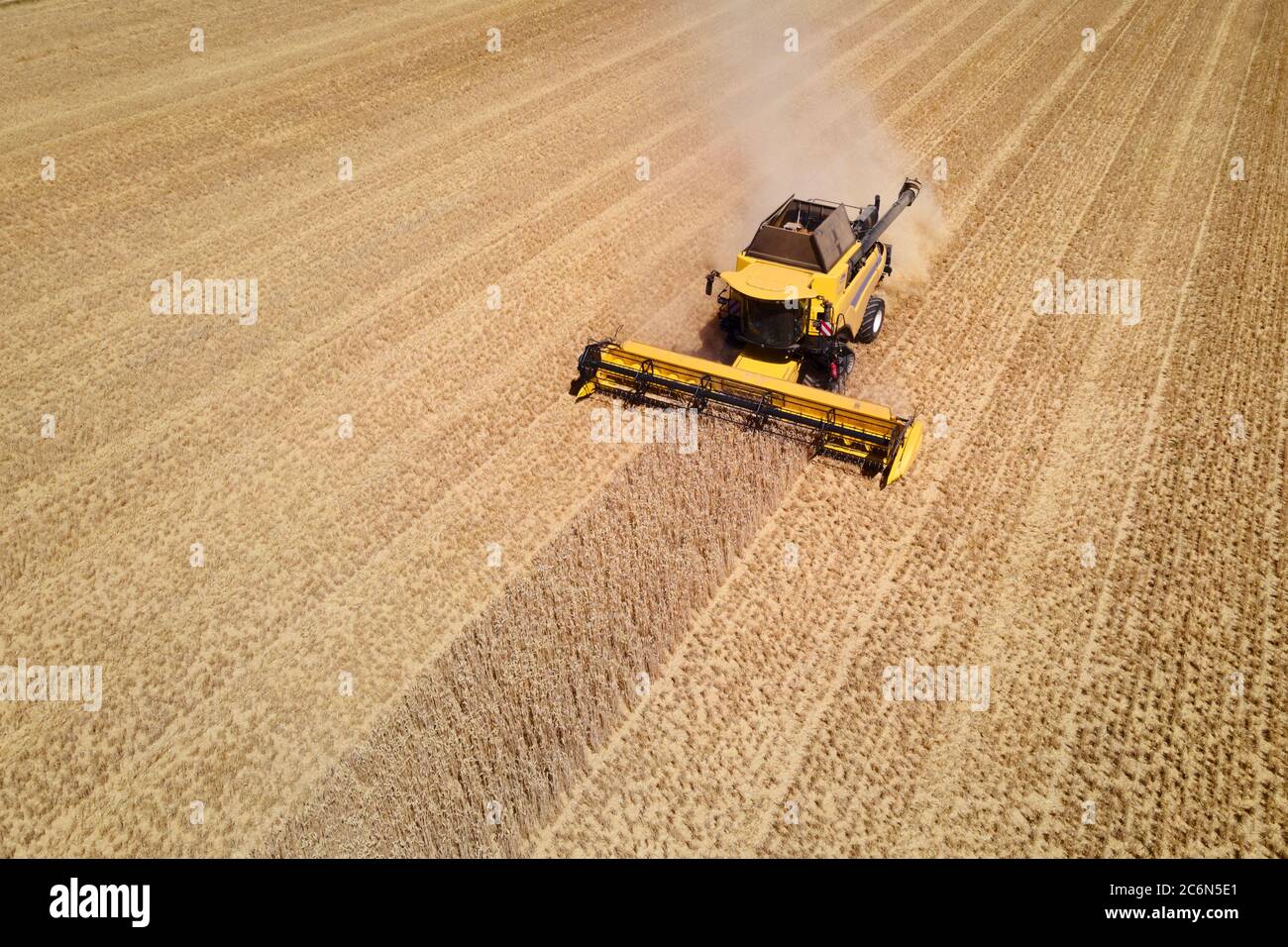 Modern harvesting machine wheat hi-res stock photography and images - Alamy