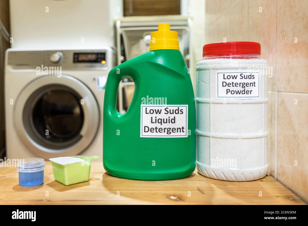 Front load washing machine hi-res stock photography and images - Alamy