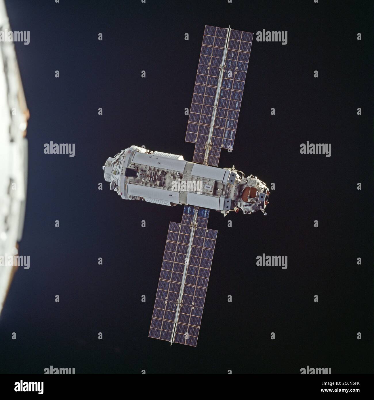 (6 Dec. 1998) --- Backdropped against the darkness of space, the ...