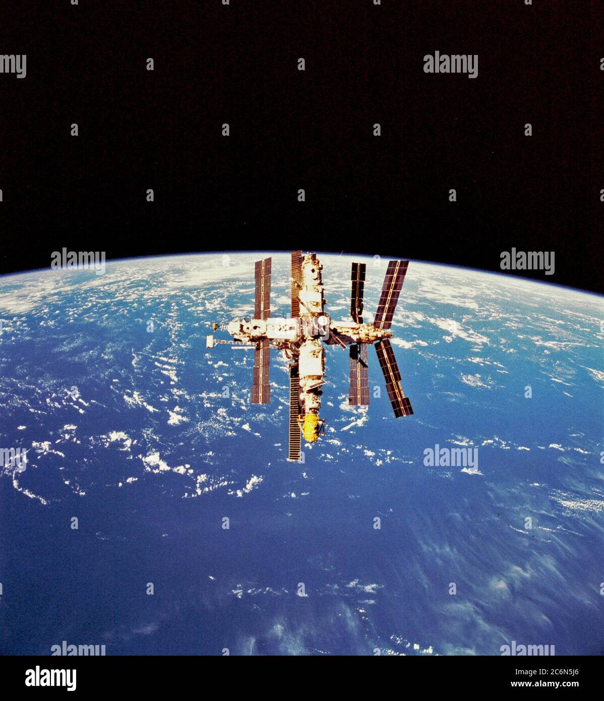 1998 mir space station hi-res stock photography and images - Alamy