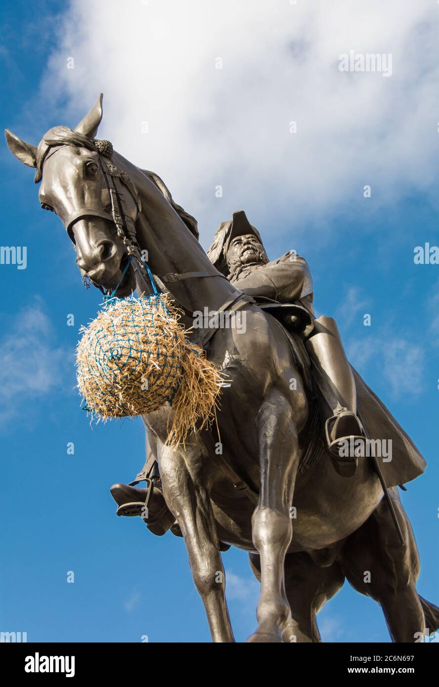 Straw bag england hi-res stock photography and images - Alamy
