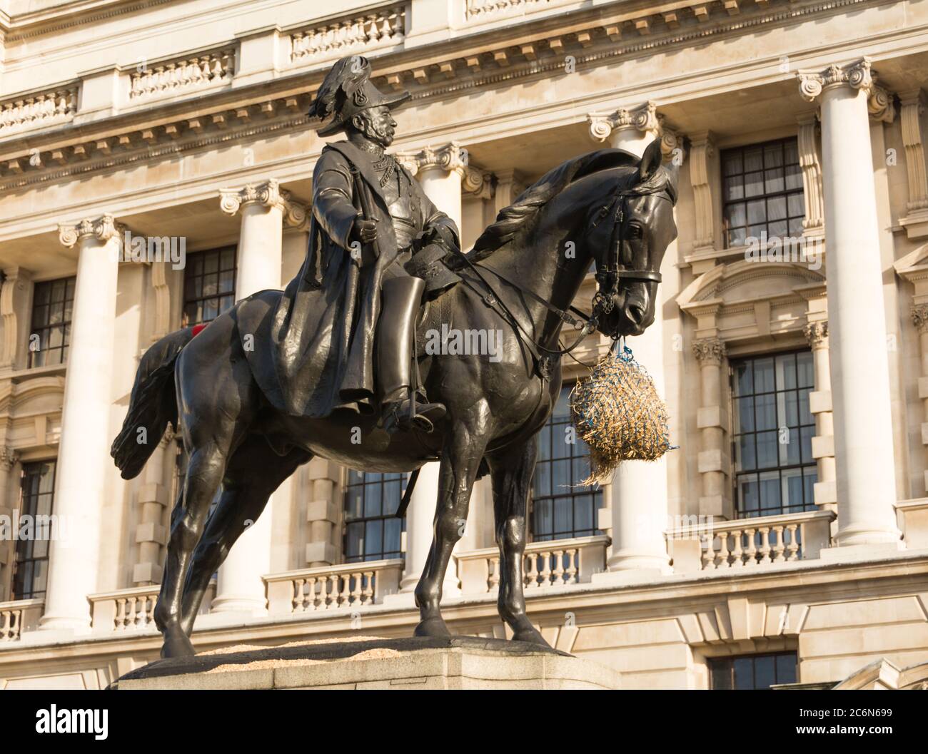 Straw bag england hi-res stock photography and images - Alamy