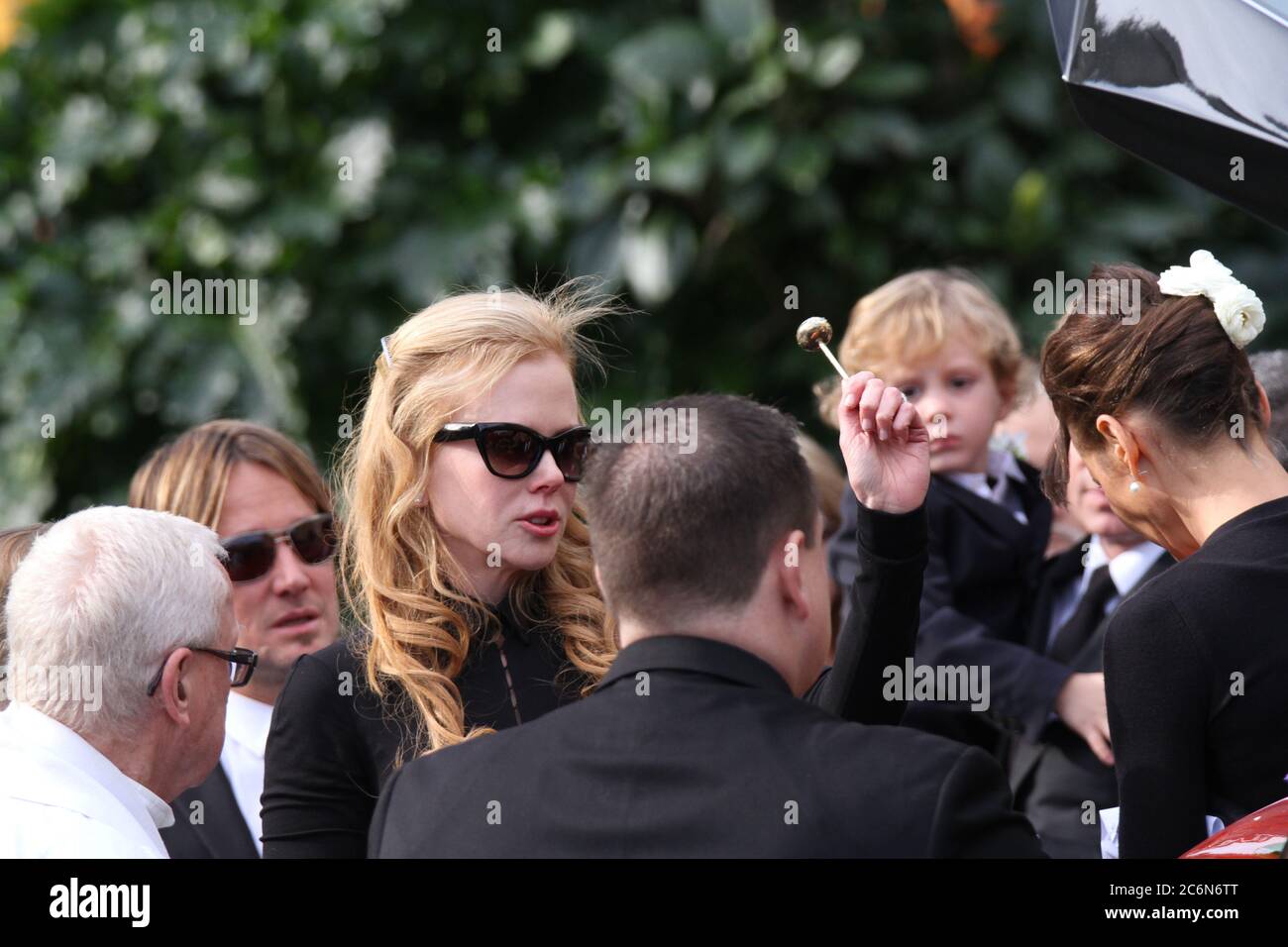 Nicole Kidman says her final farewell to her father the late Dr Antony ...