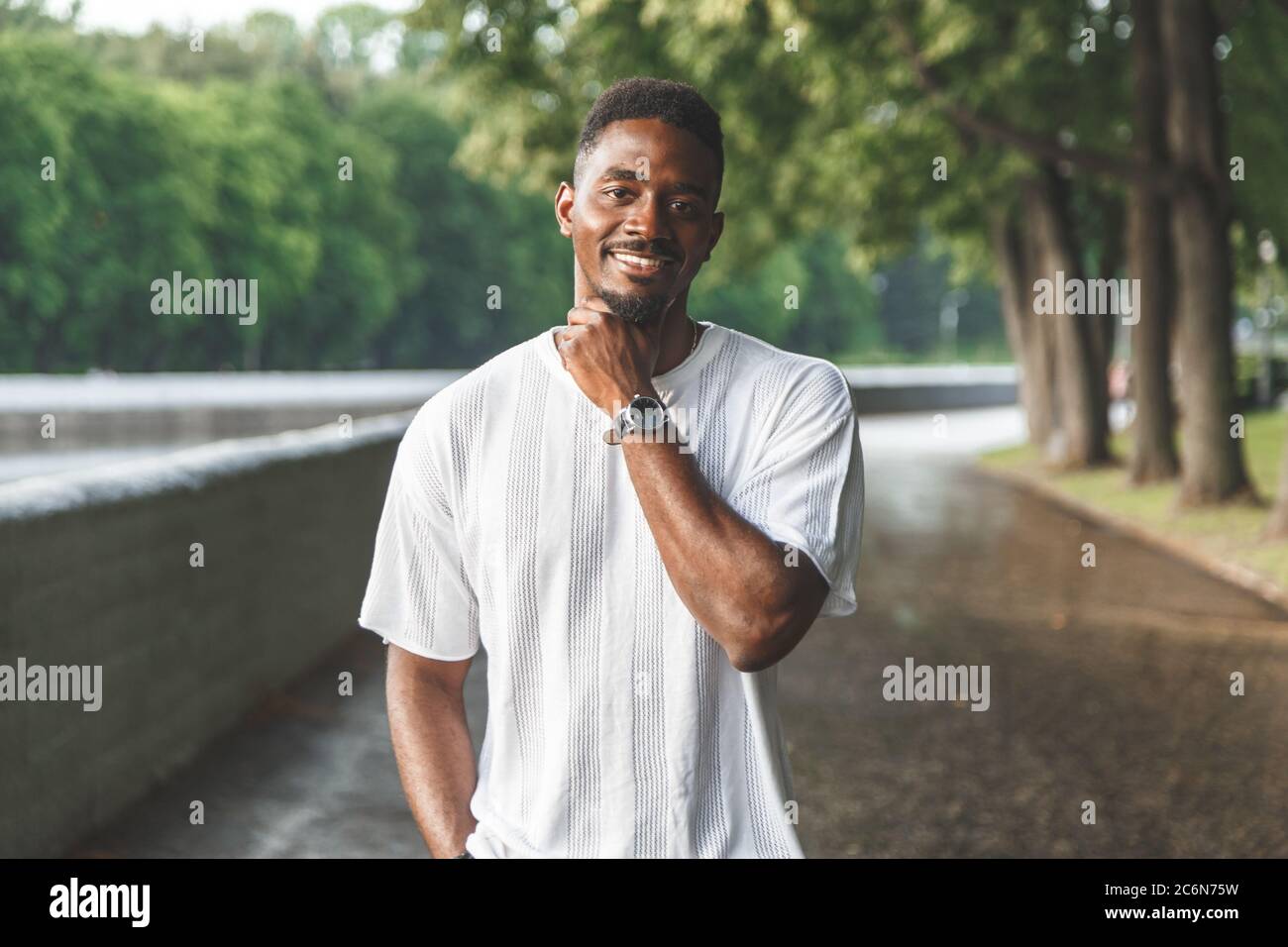 Man smiling hi-res stock photography and images - Alamy