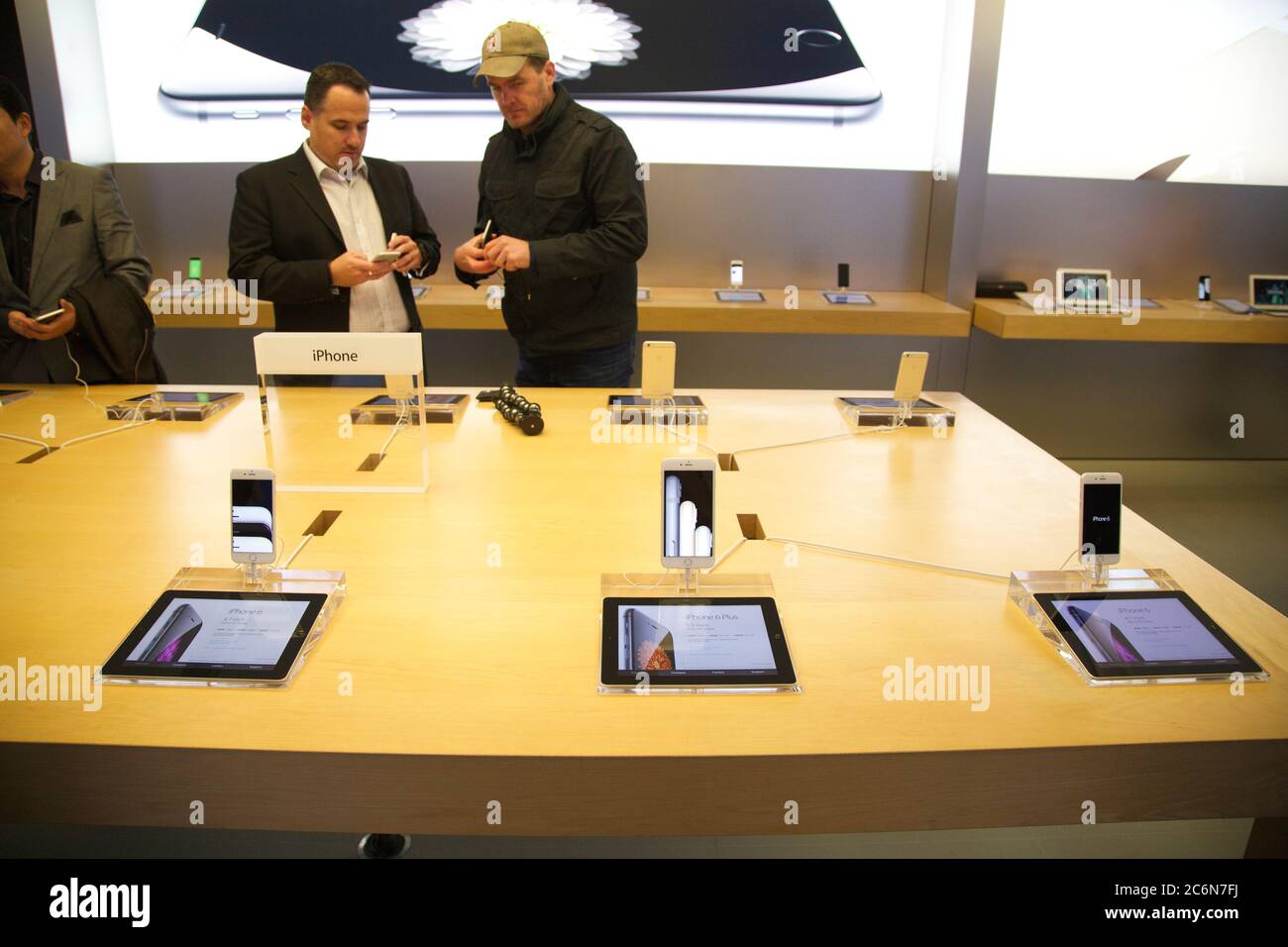 The new iPhone 6 and iPhone 6 Plus at the flagship Apple store on ...