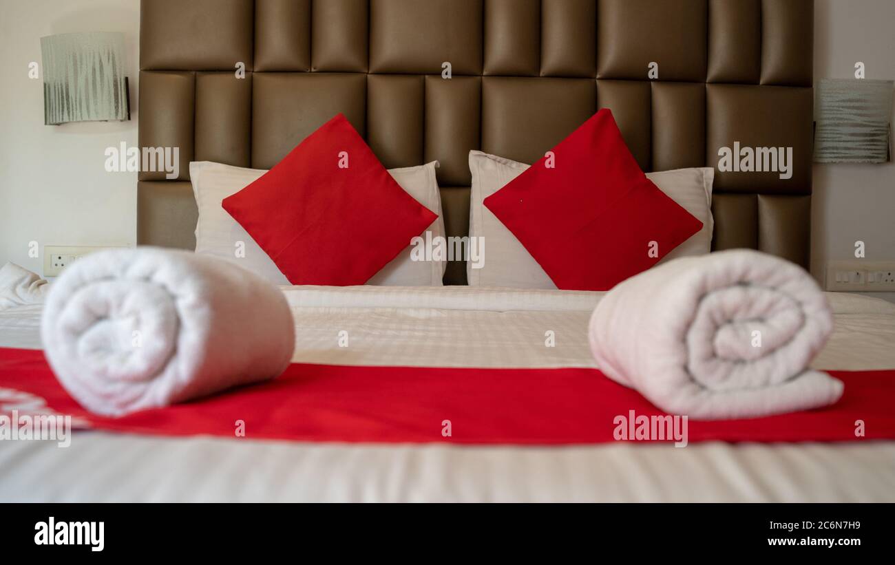 Bedclothes hi-res stock photography and images - Alamy
