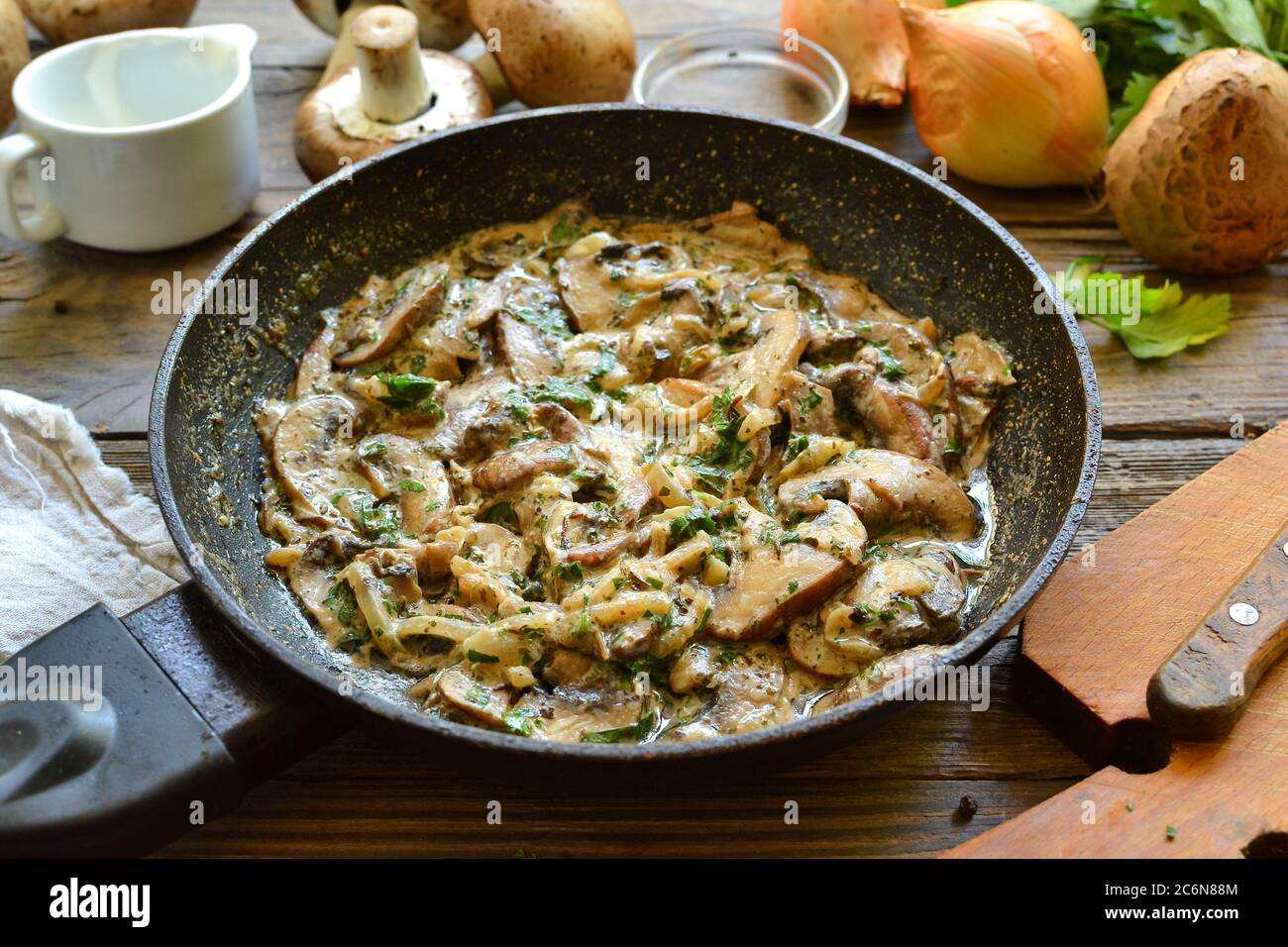 Champignons hi-res stock photography and images - Alamy