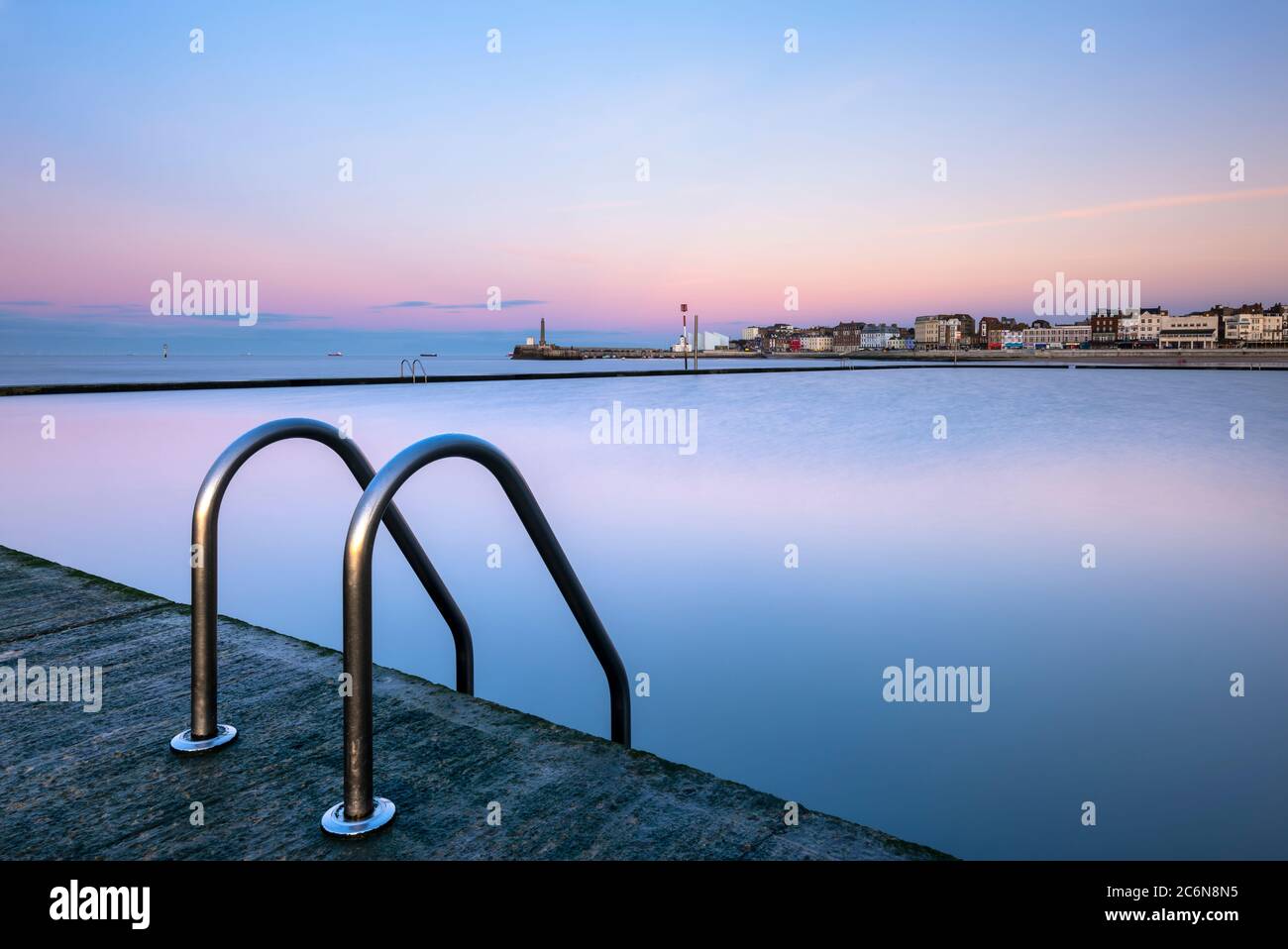 Victorian tidal pool on Margate beach with the Turner Contemporary in ...