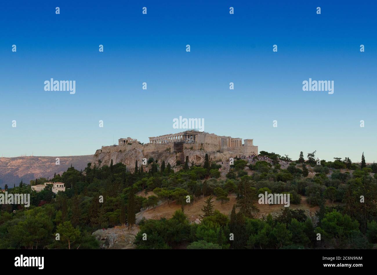 Dusk general view of the Parthenon and ancient Acropolis of Athens ...