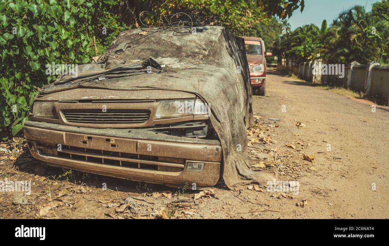 Junk car at the roadside hi-res stock photography and images - Alamy