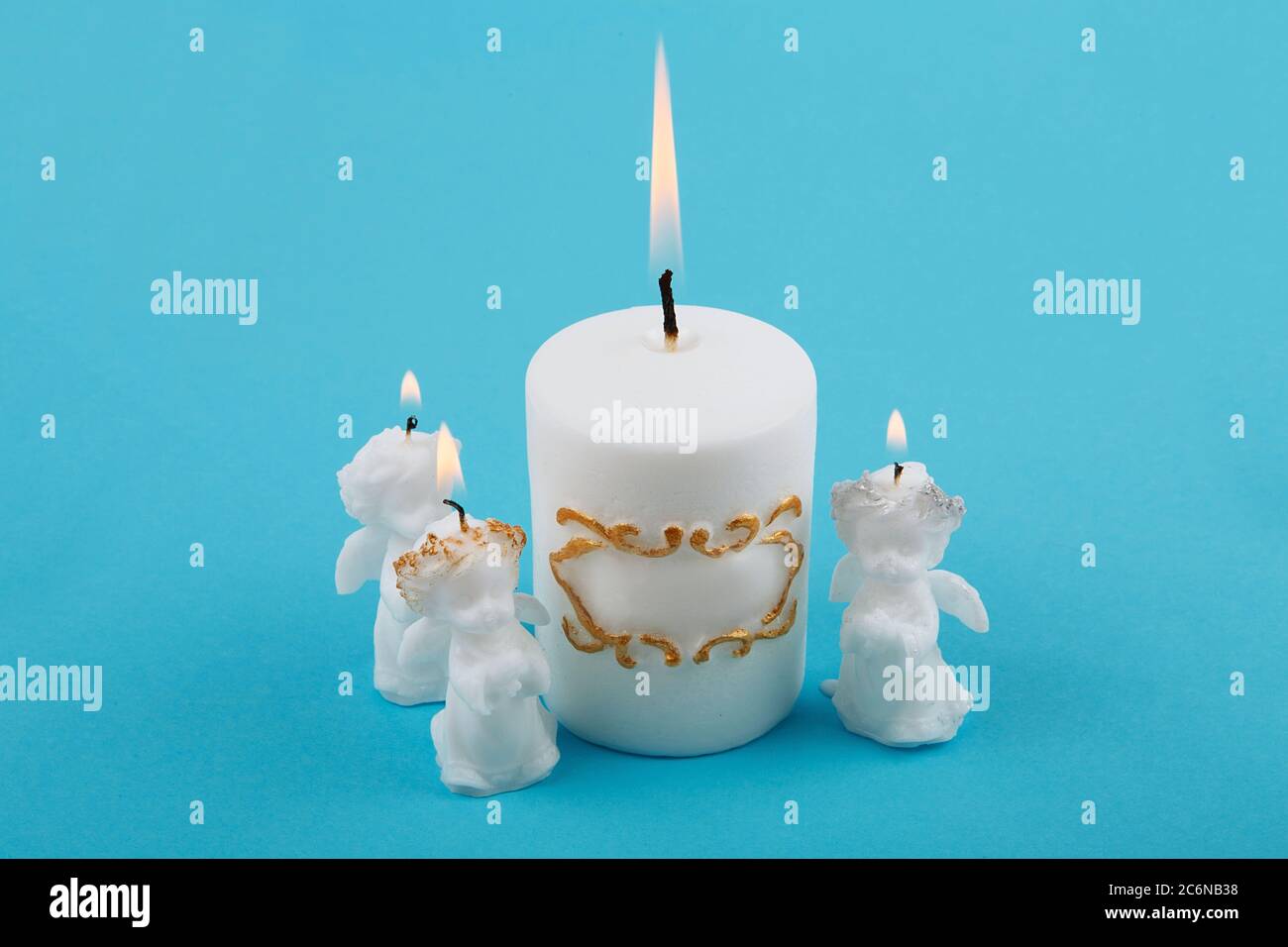 Three angels handmade hi-res stock photography and images - Alamy