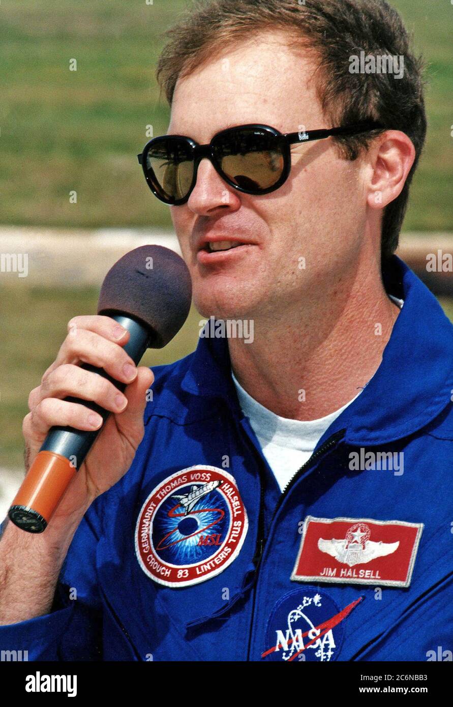 James halsell speaking hi-res stock photography and images - Alamy