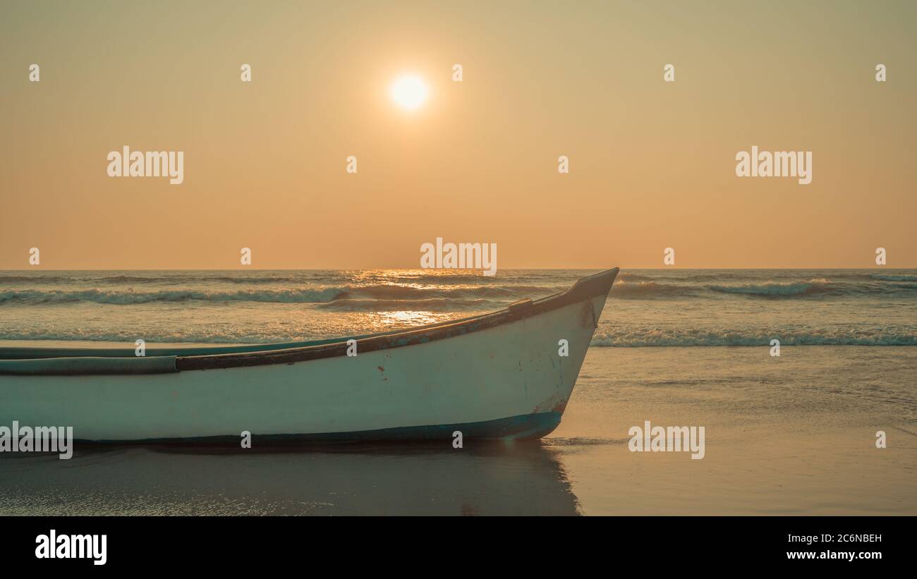 Old boat sea against sunset hi-res stock photography and images - Alamy
