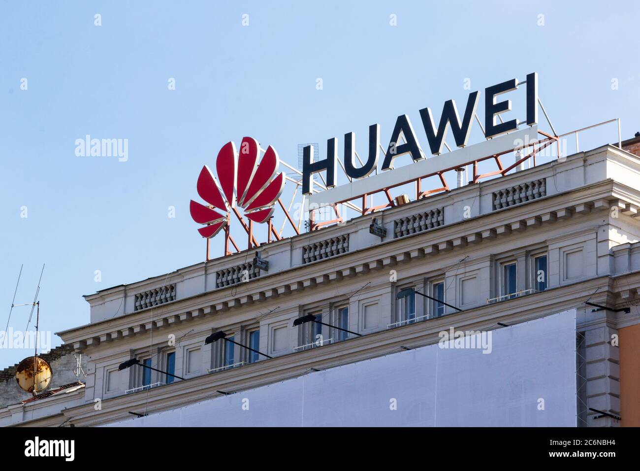 Huawei 5g network hi-res stock photography and images - Alamy