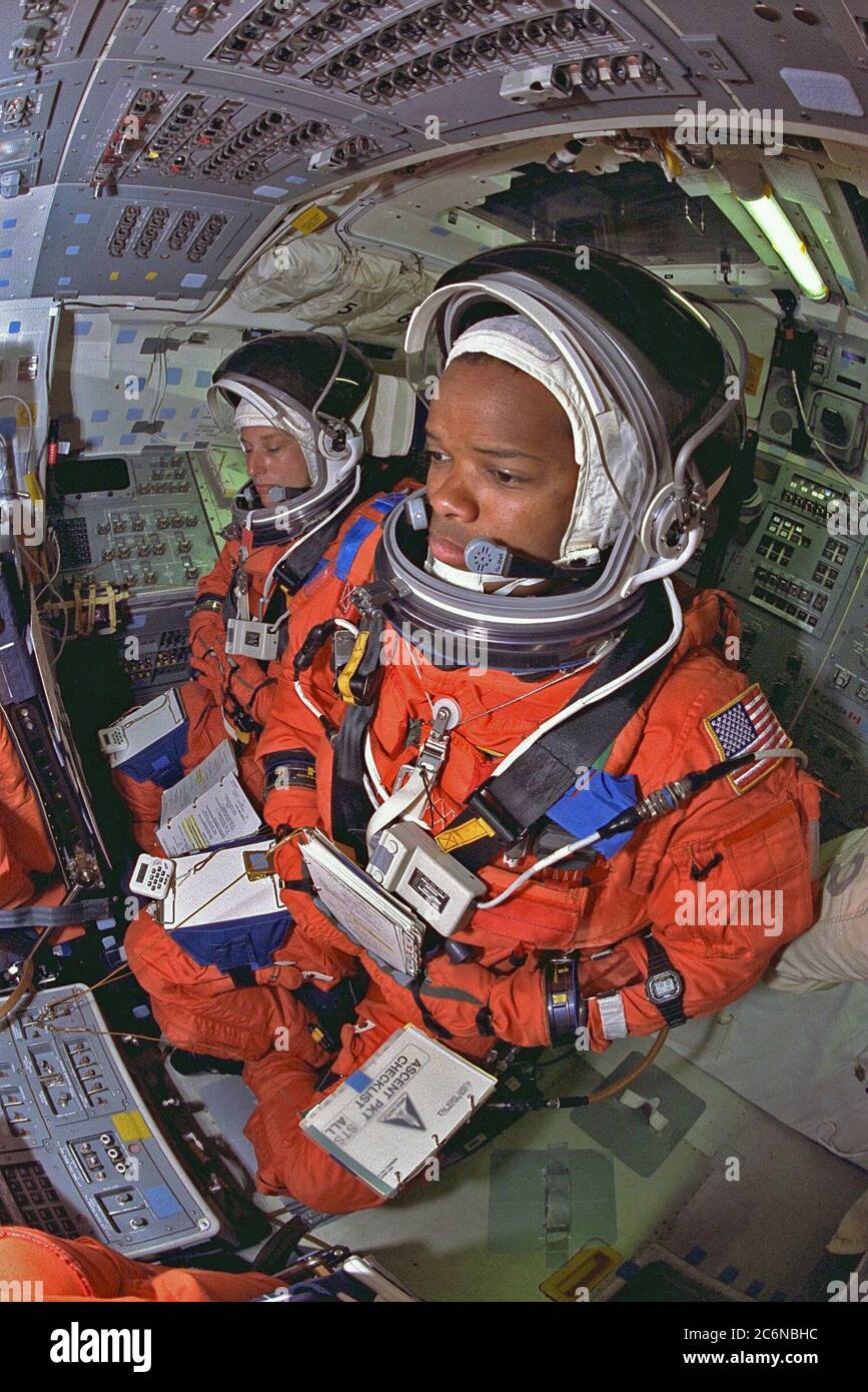 Sts 85 launch hi-res stock photography and images - Alamy