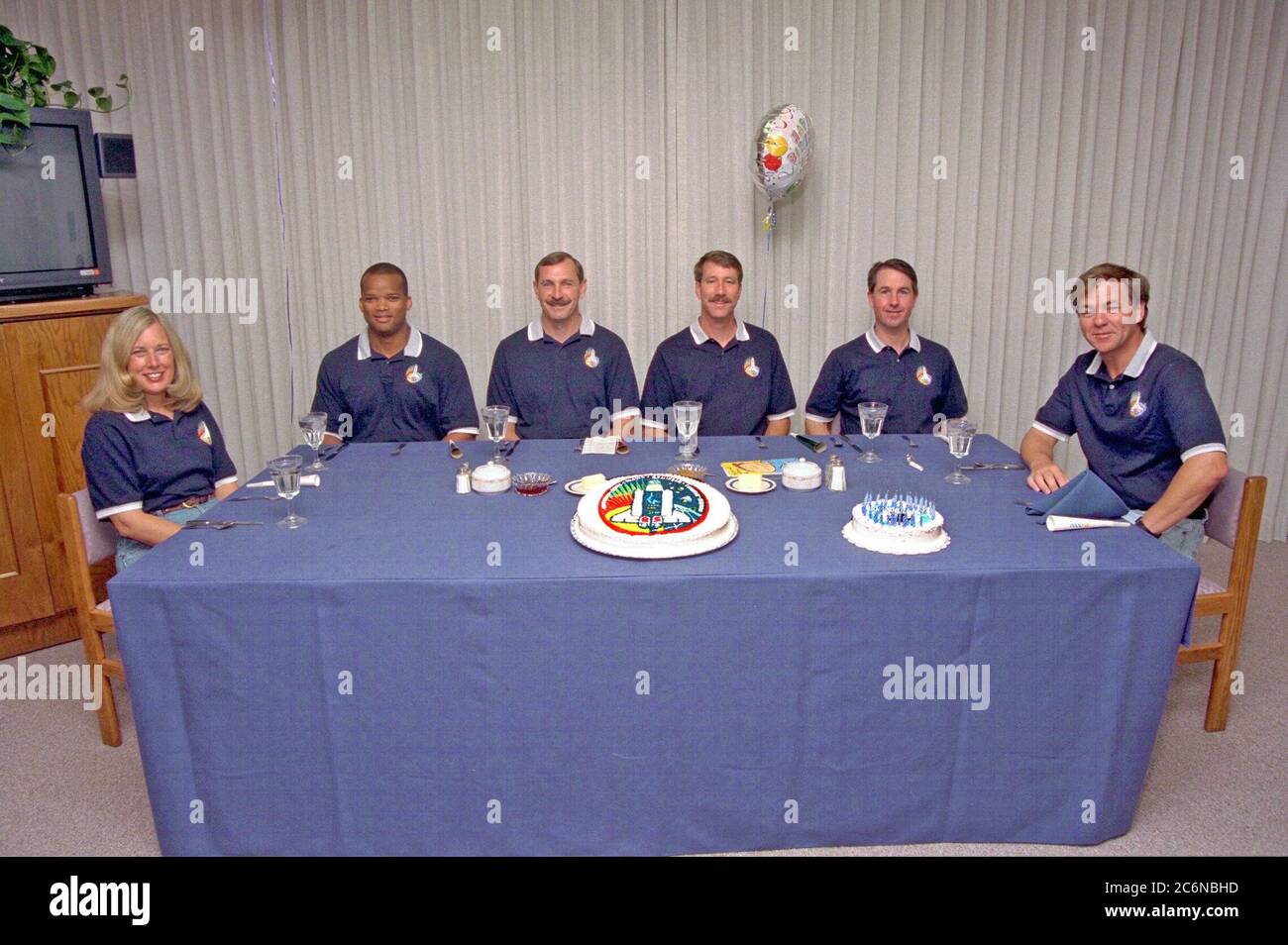 The STS-85 crew partakes in the traditional pre-liftoff breakfast in ...