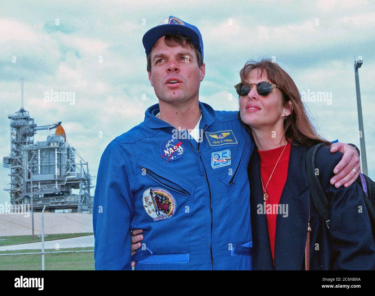 STS-87 Commander Kevin Kregel poses with his wife, Jeannie Kregel, in front of Kennedy Space ...