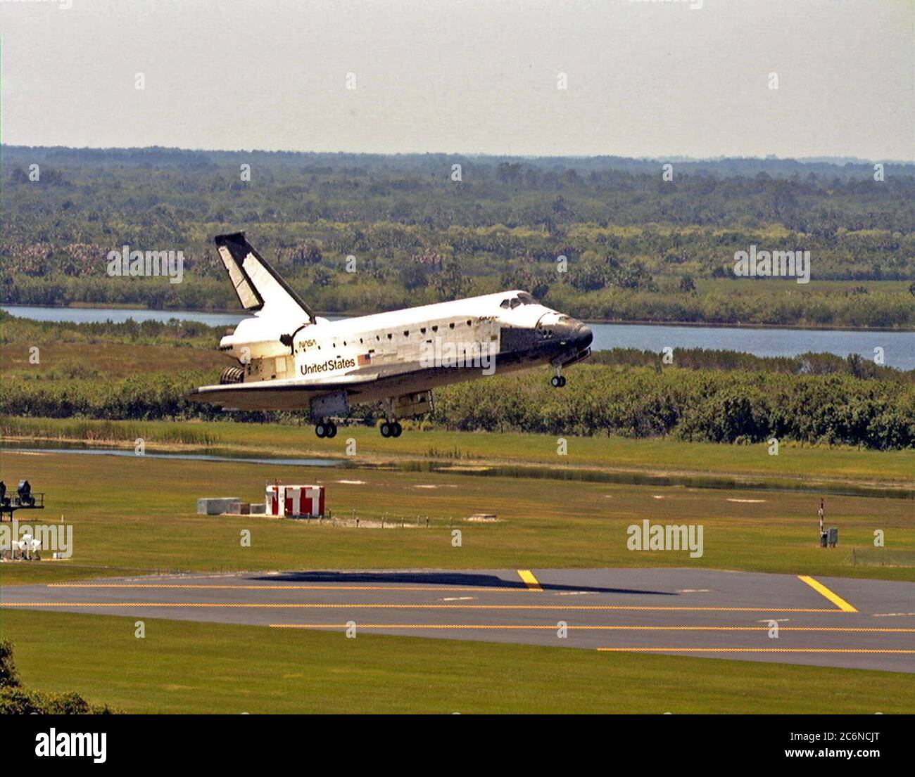 1998 space shuttle landing hi-res stock photography and images - Alamy