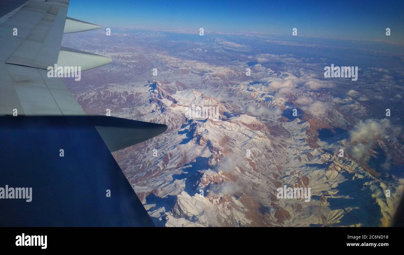 Airplane wing landscape. Airplane wing out of window Stock Photo - Alamy