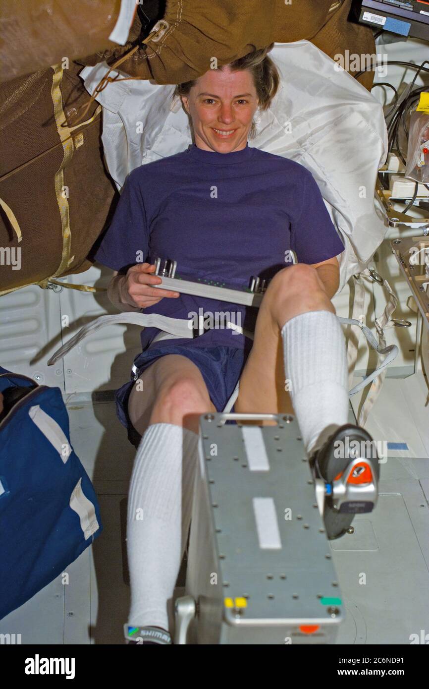 (25 Jan 1998) --- This Electronic Still Camera (ESC) image shows ...