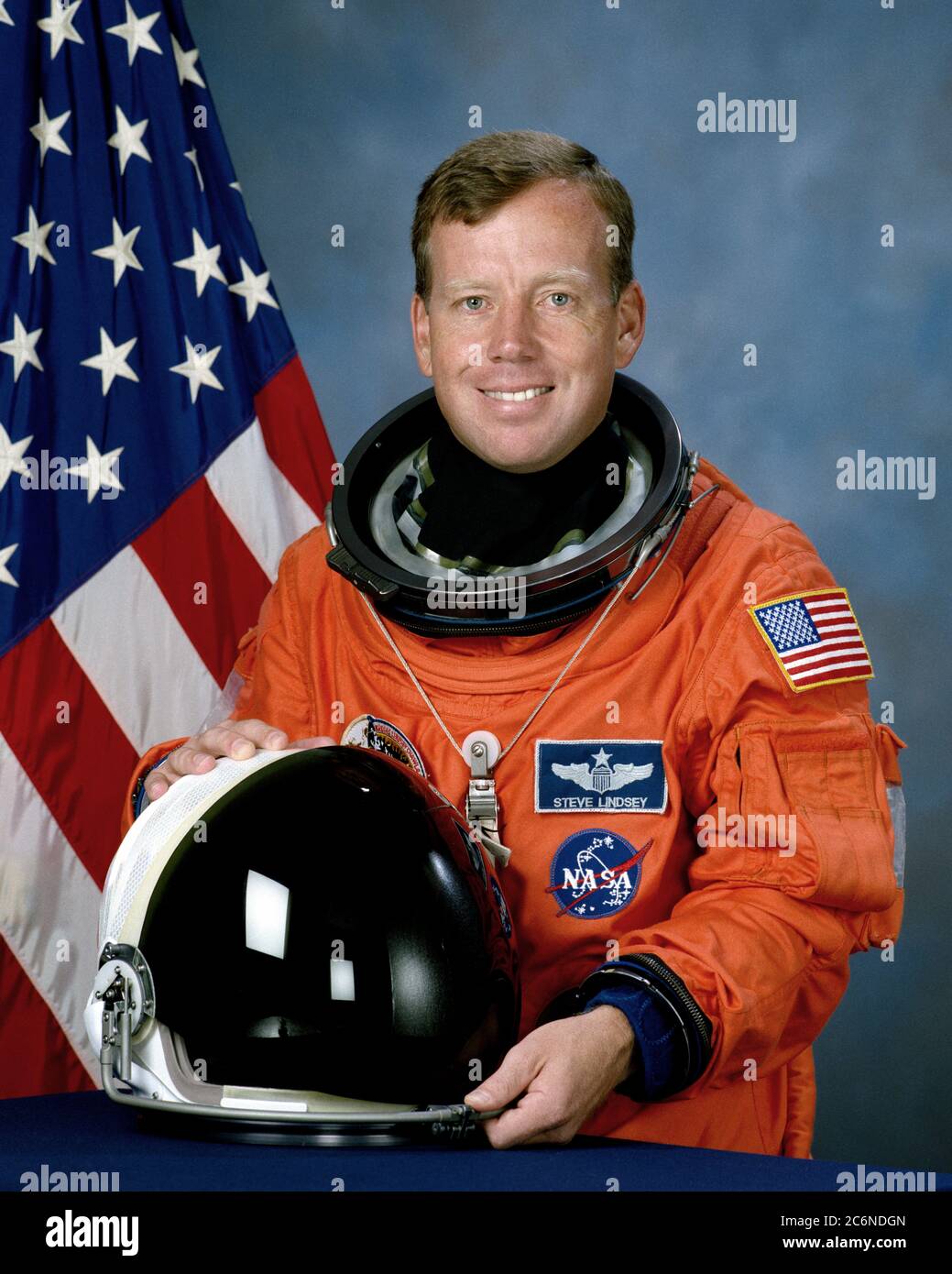 (5 August 1997) --- Astronaut Steven W. Lindsey, pilot Stock Photo - Alamy